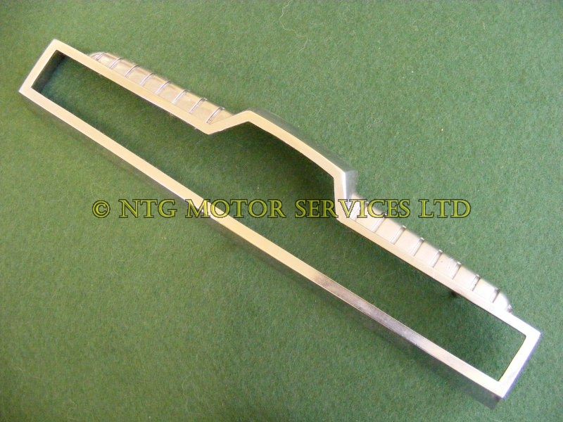 Austin Cambridge A60 Surround - Grille Badge